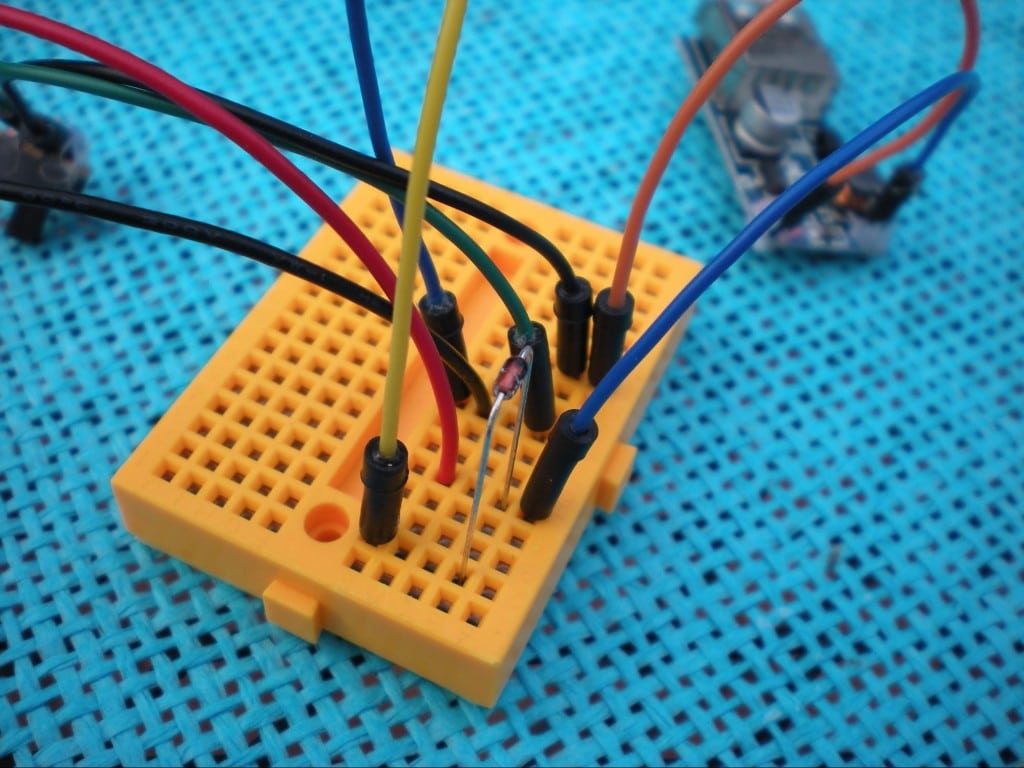 How to build a solar-powered USB charger for your phone